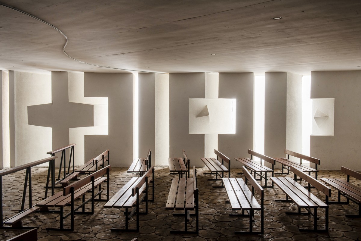 CANCELLED on 16/01 - Guided tours of the Church of the Holy Spirit ...